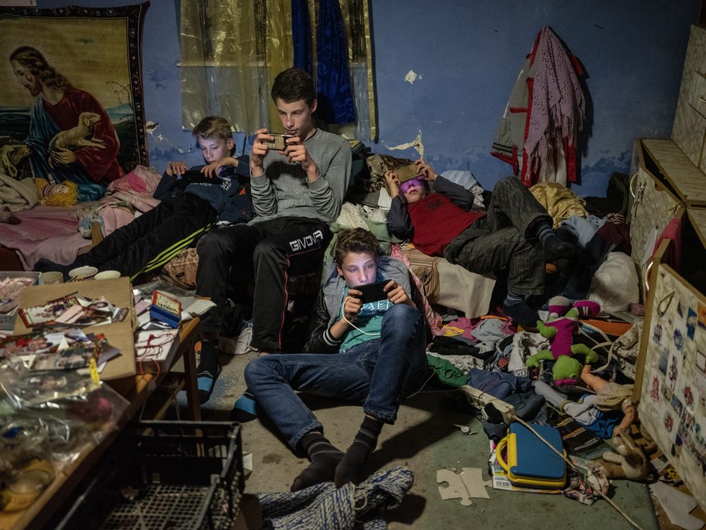 Móricz-Sabján Simon Árnyéksáv című sorozatával nyerte el a 2022-es Capa ...