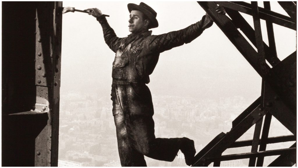 Fotótörténet: Marc Riboud – Az Eiffel torony festője (1953) - PUNKT